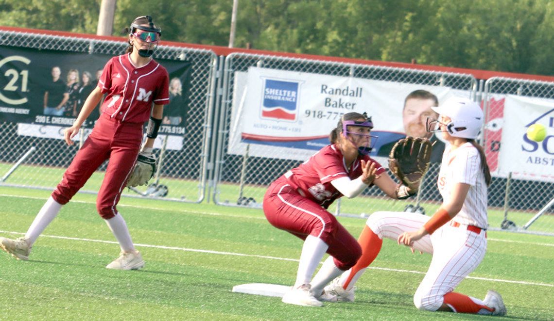 Lady Bulldogs outlast Lady Diamonds in district contest